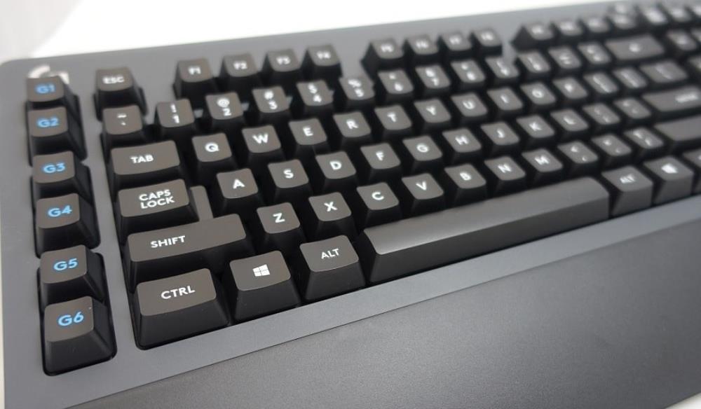 Logitech G613 Wireless Gaming Keyboard Review - Cutting The Cord in ...