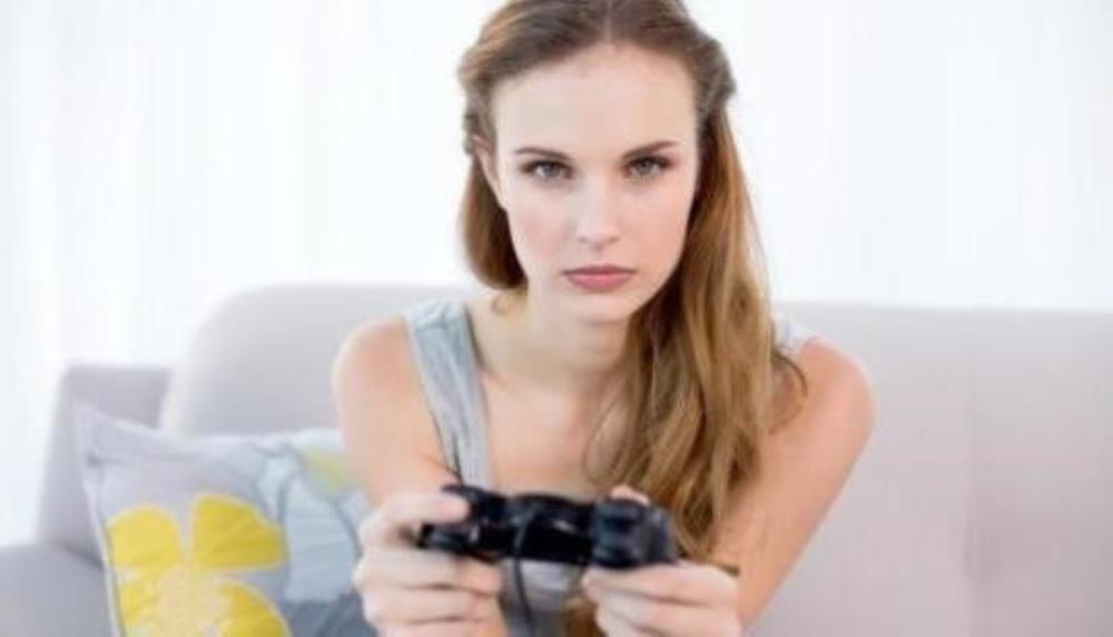 Women gamers are on the rise and expected to spend over £1 billion this ...