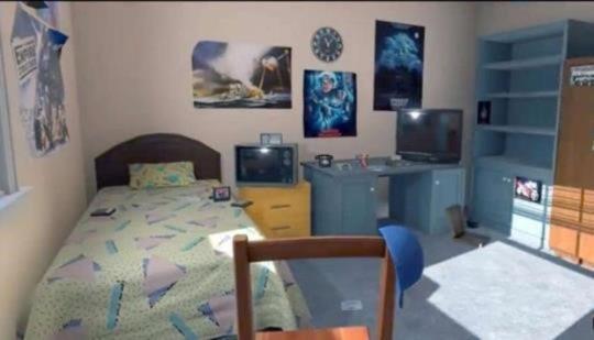 EmuVR – Retro Emulation in The Ultimate ’90s Bedroom | N4G