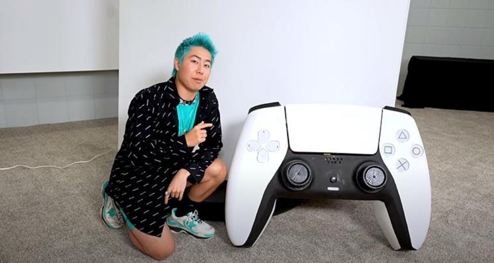 YouTuber Custom Paints 10ft Tall $70,000 PS5 That’s Functional | N4G