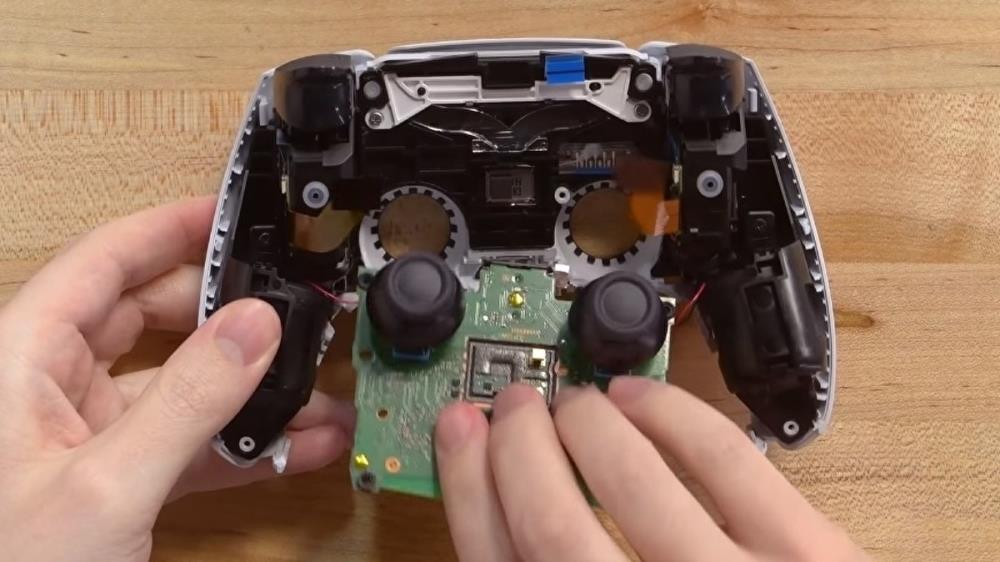 PS5 DualSense teardown reveals potential causes of controller drift | N4G