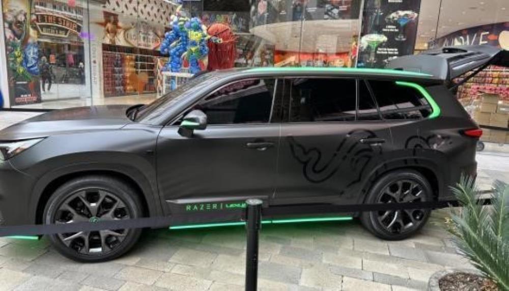 Razer Revealals A Lexus Van At Showstoppers 2024 At CES | N4G